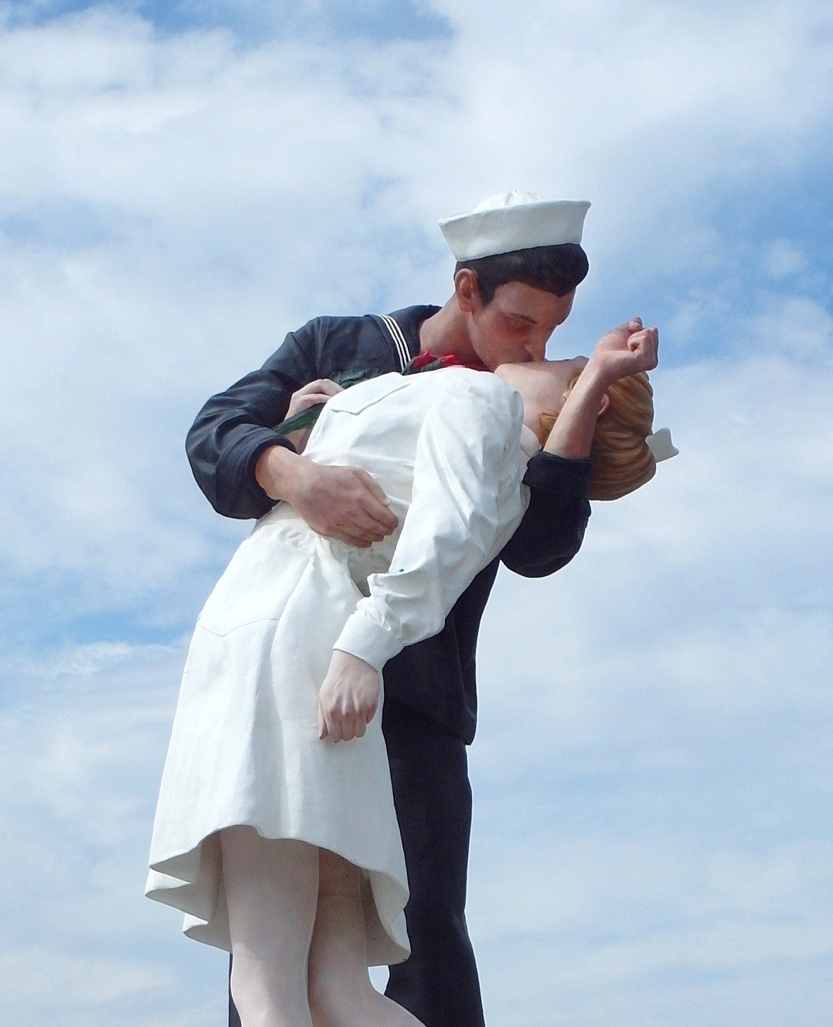 Embracing Peace – Kissing Statue – Unconditional Surrender/Molest – by ...