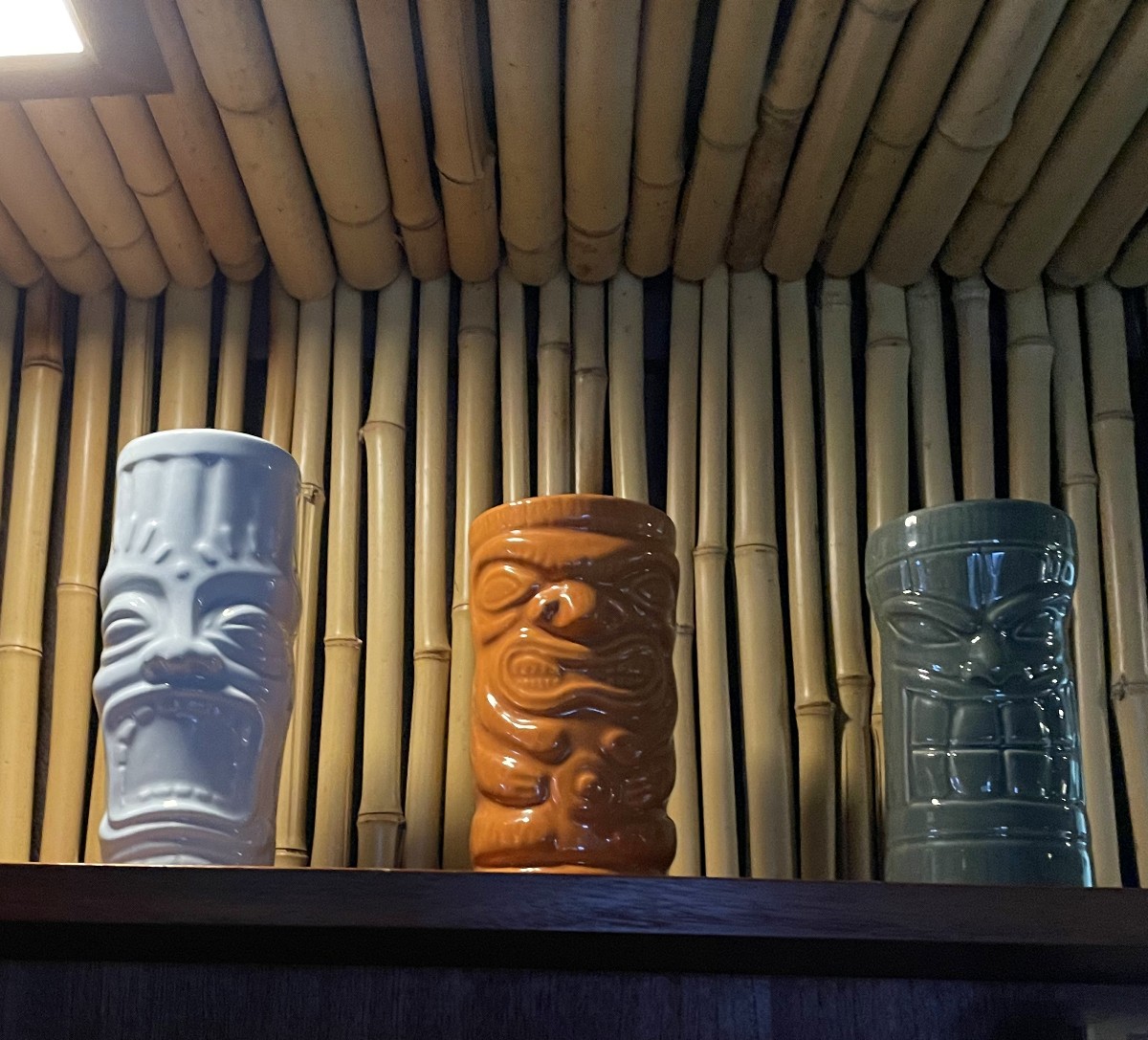 Mugs of the White Sands – Waikiki, HI. | Tiki Obscure