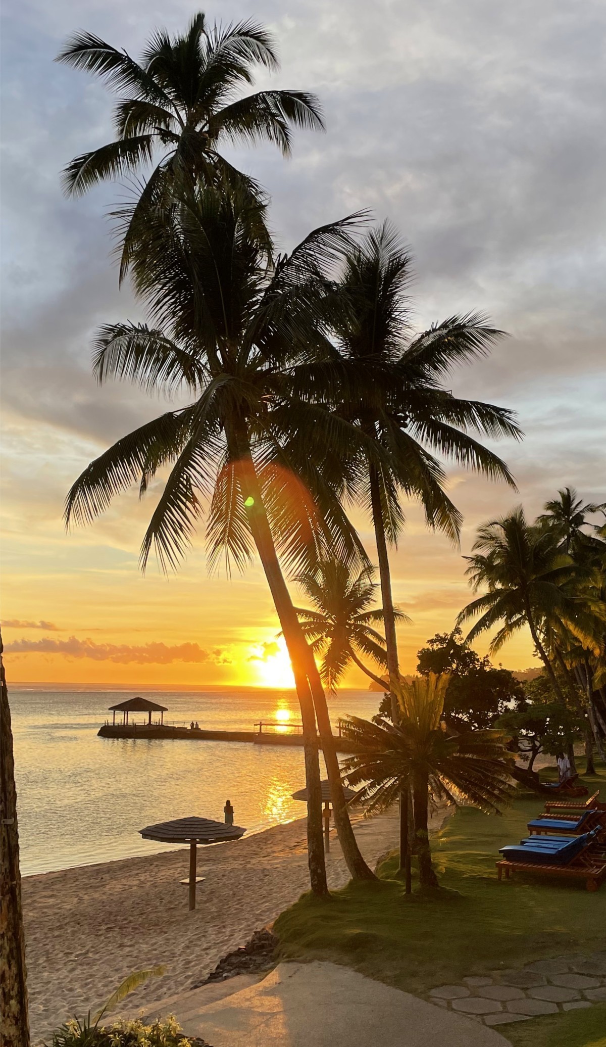 Island Hopping – Fiji’s Gold 4.4% abv – Warwick Fiji Hotel Bar – Fiji ...